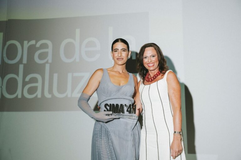 Beatriz Peñalver, galardonada como embajadora de la Moda Andaluza 2026 ...